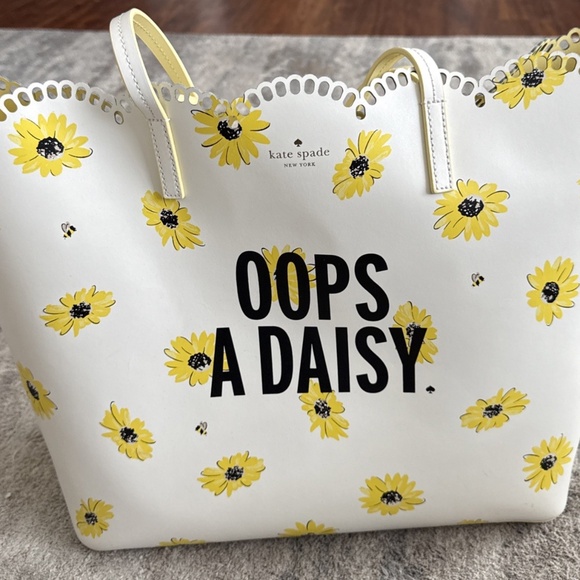 kate spade | Bags | Kate Spade Little Len Down The Rabbit Hole Oops A Daisy Scalloped Tote Bag ...